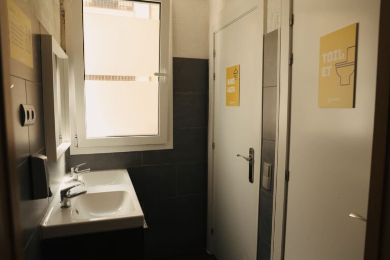 Paralelo ONEFAM Hostel Barcelona | Book a bed at the Best Price